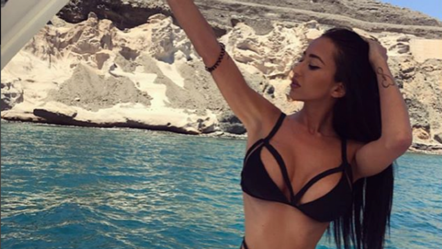 El Posado Más Enternecedor De Aurah Ruiz En Plena Playa