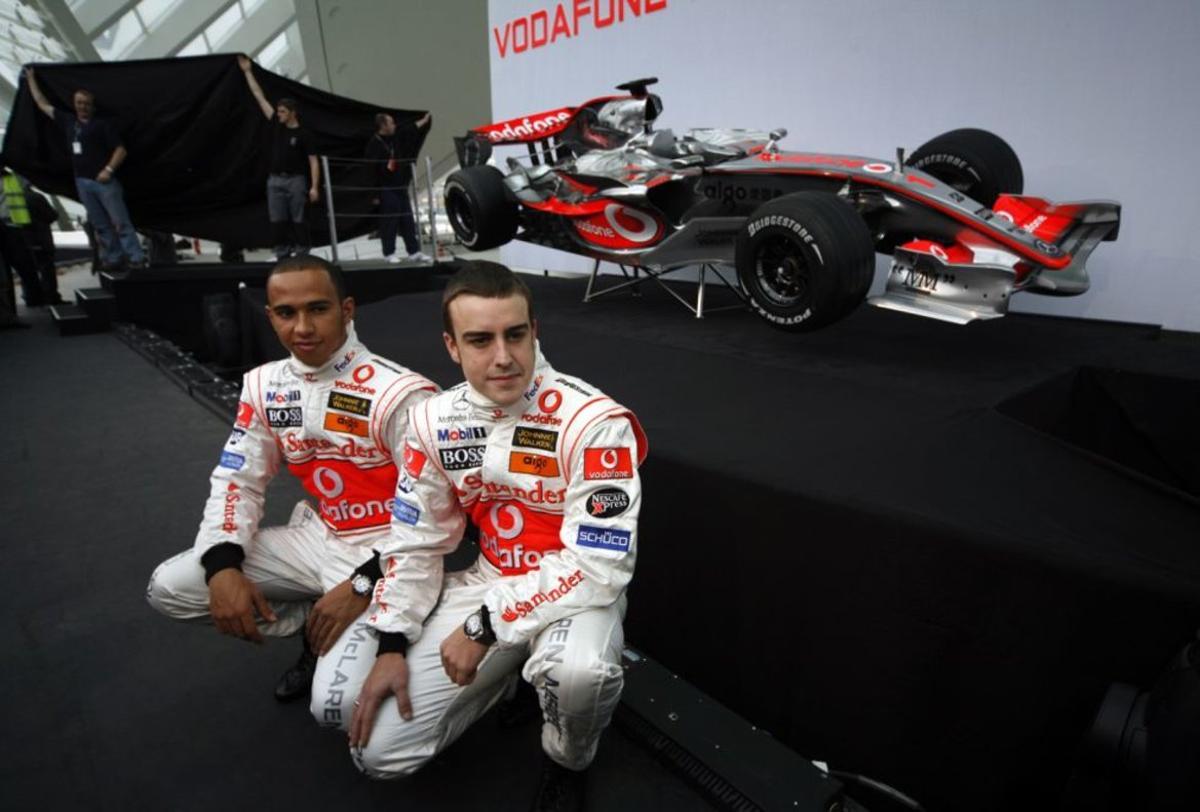 Alonso y Hamilton: De la Rosa 'desempolva' la pesadilla