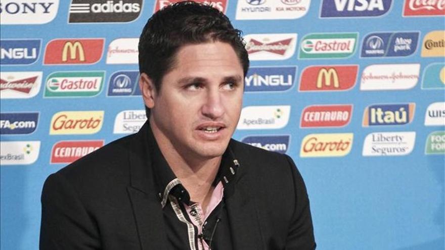 Edmilson: “Alves se quedará en el Barcelona”