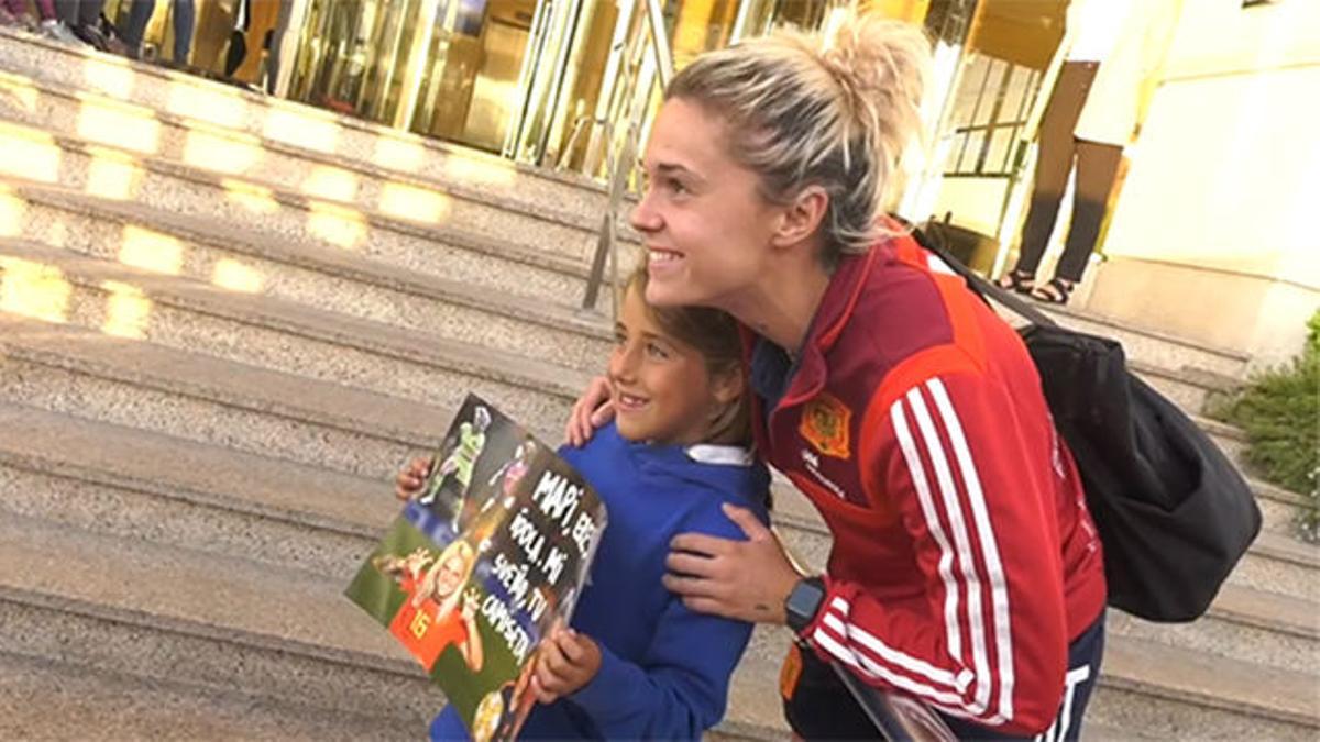 Mapi León cumplió el sueño de una joven hincha gallega