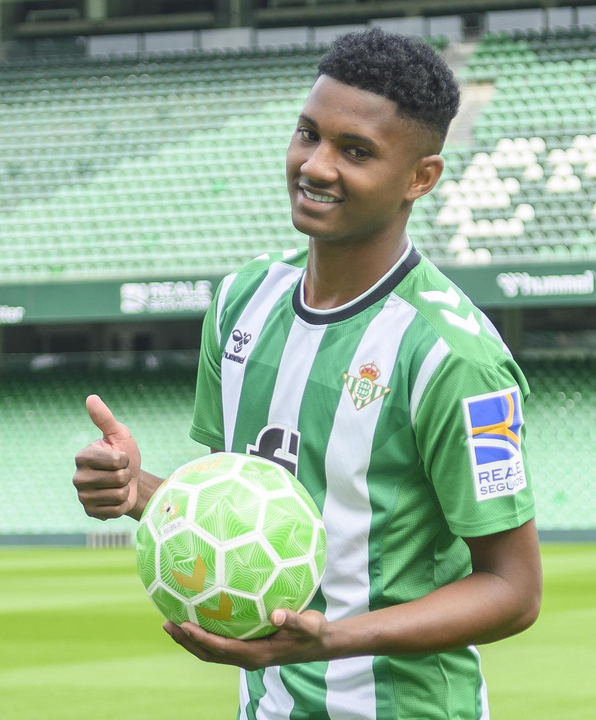 Abner llega al Betis: “Mi nombre quedará marcado en la historia”