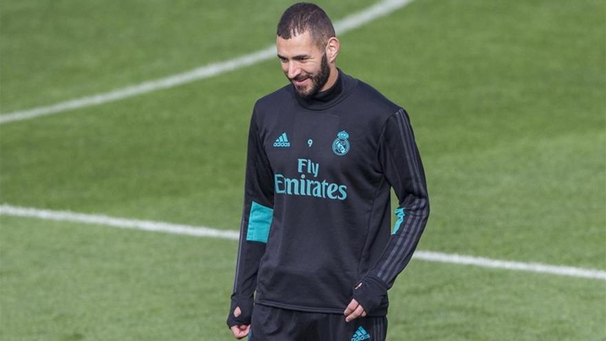 “Ghost striker” Benzema the fall guy as Real Madrid flounder