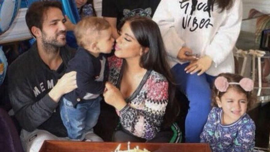 Papa Fábregas en el primer cumple de su hijo