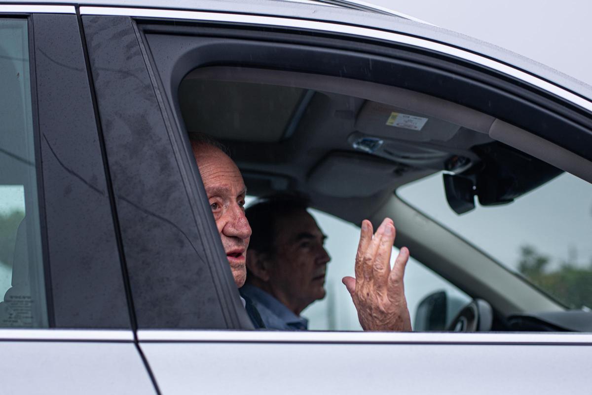 El rey emérito se va de España y asegura que volverá “pronto”