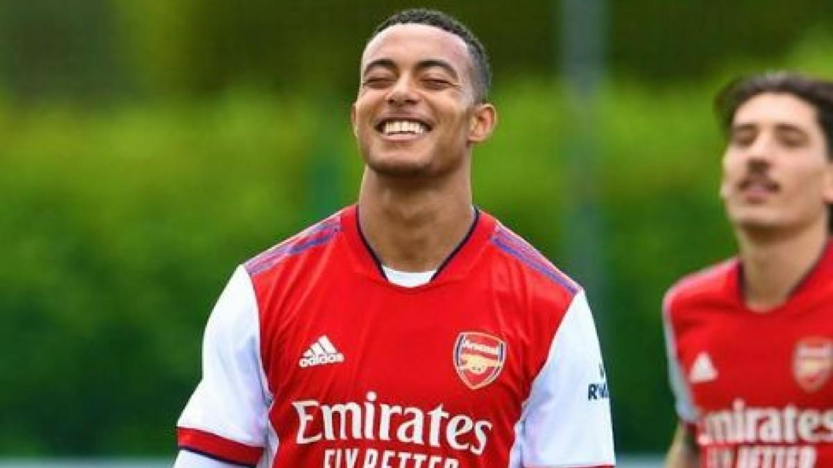 Miguel Azeez se aleja del Barça