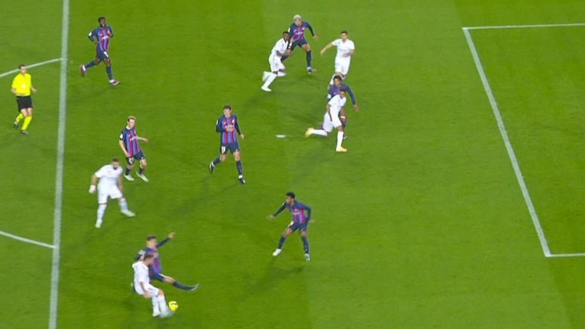 FC Barcelona - Real Madrid | Real Madrid TV carga contra el arbitraje ...