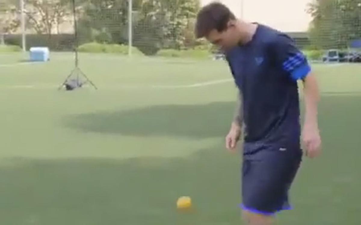 Messi hace 'jueguito' con una naranja