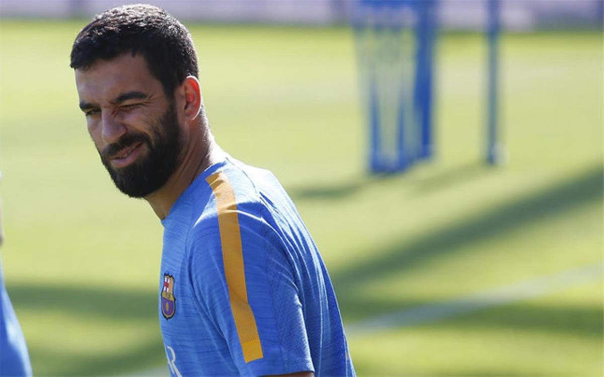 Turan arde en deseos de jugar con el FC Barcelona