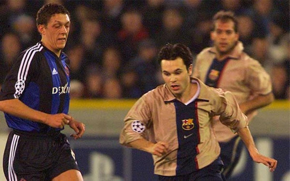 Iniesta cumple 12 años en la primera plantilla