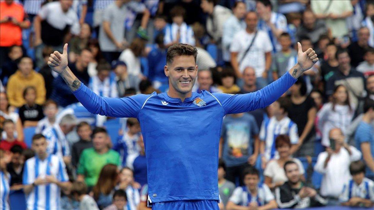 El portero de la Real Sociedad Álex Remiro, positivo por coronavirus