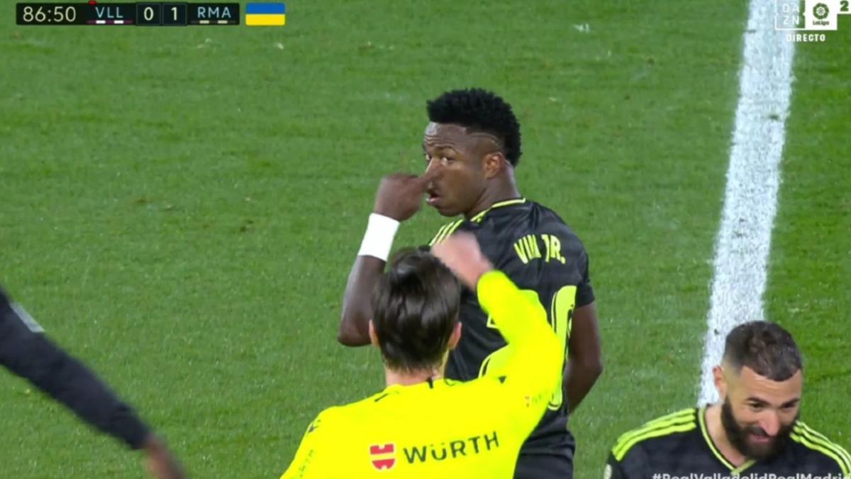 ¿Por qué no fue expulsado Vinicius después de hacer el gesto de 'loco ...