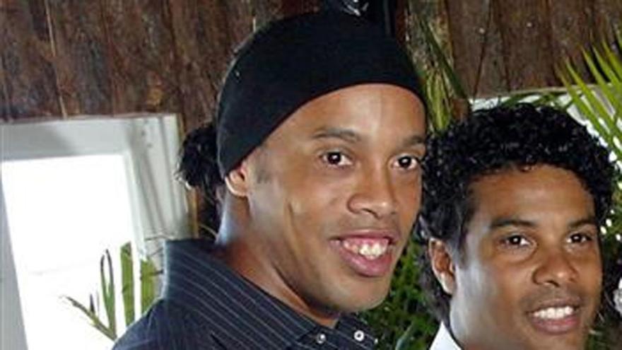 Ronaldinho y su hermano Roberto jugarán juntos el Partido por la Paz