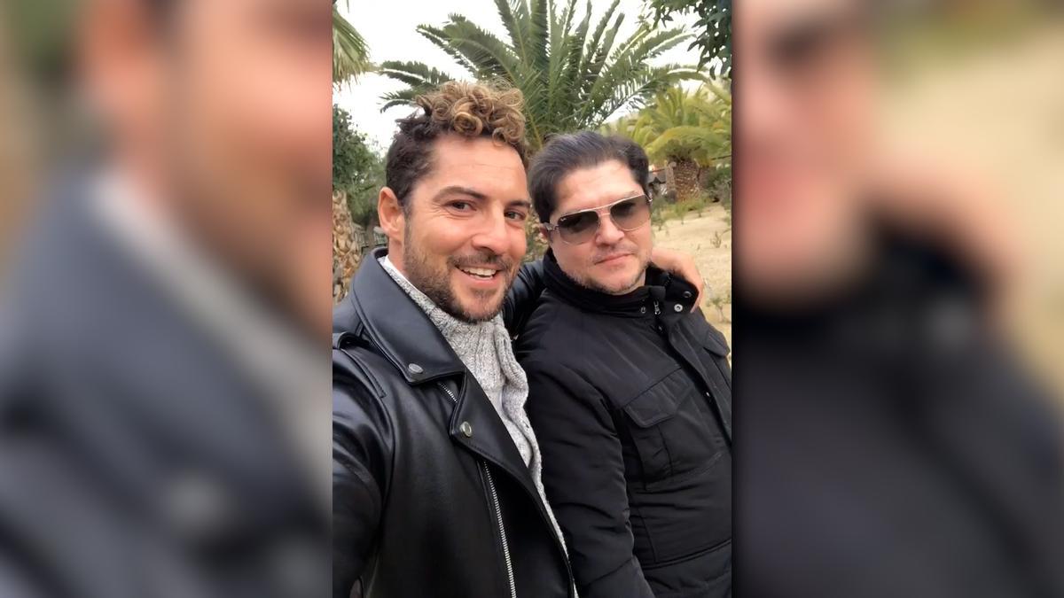 David Bisbal junto a su hermano desaparecido