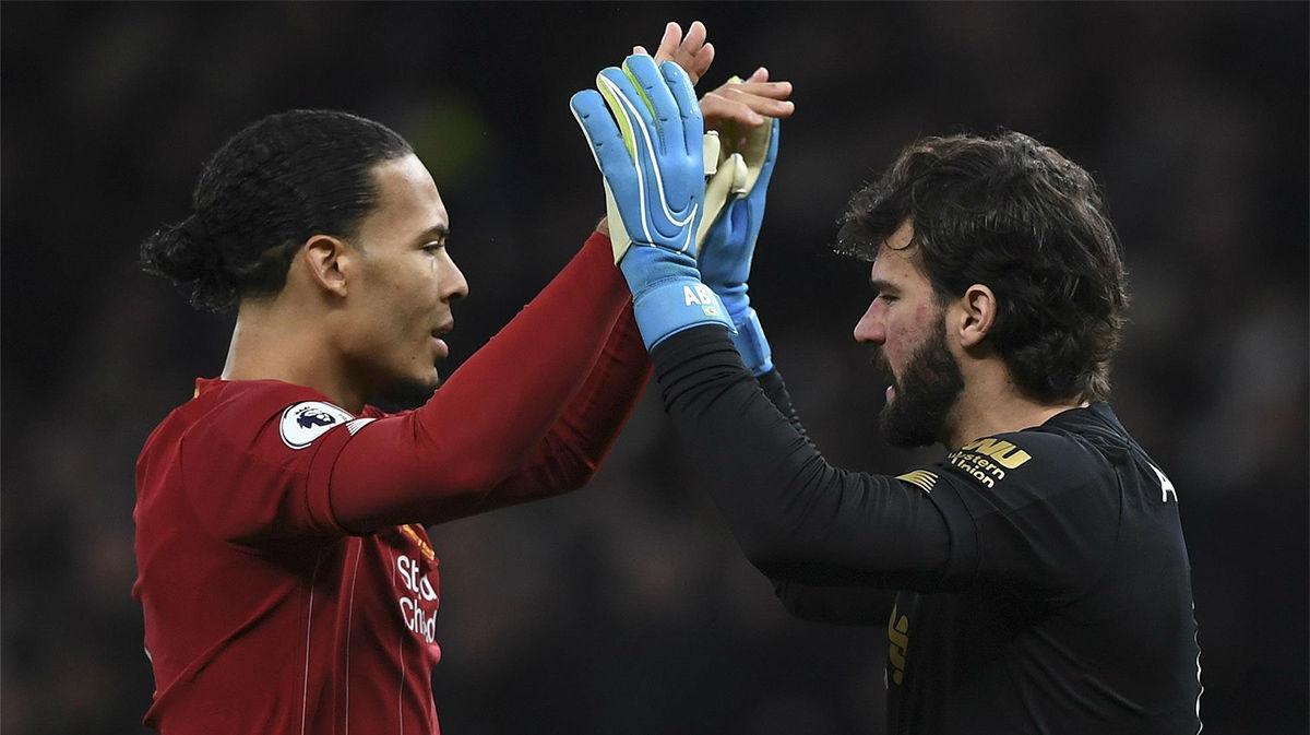 “Los cuatro mejores defensas del mundo están en el Liverpool”