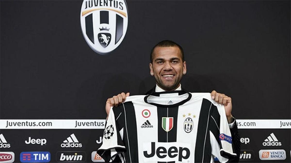 Así fue la presentación de Dani Alves con la Juventus