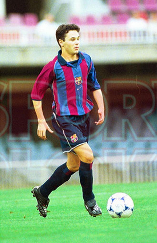 Fotos | Iniesta, la magia llegó desde Fuentealbilla