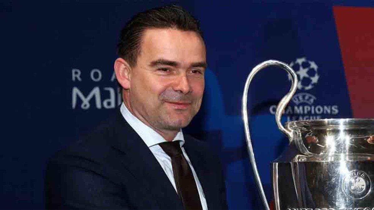 De Telegraaf: Barcelona wanted Overmars as sporting director