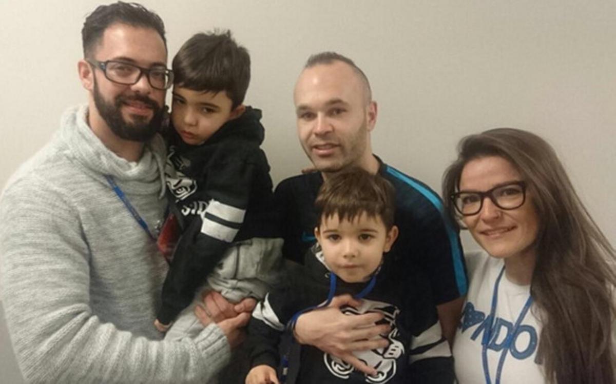 Iniesta se une a la lucha por ayudar al pequeño Álvaro