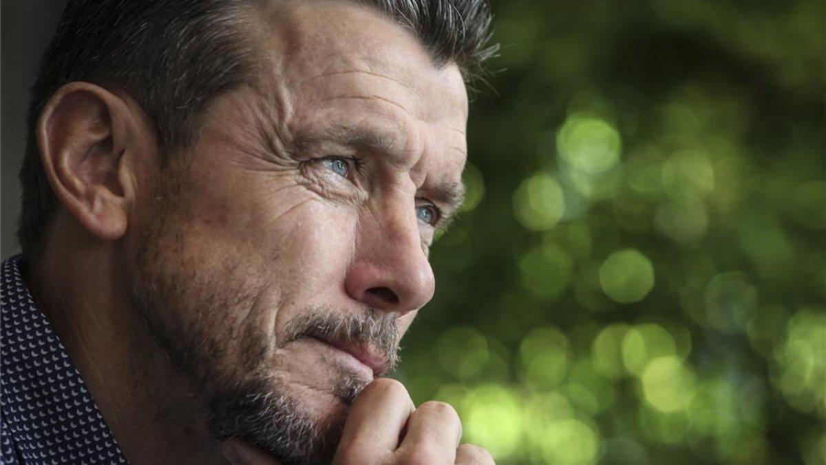 Former Barça coach Juan Carlos Unzue announces he has ALS