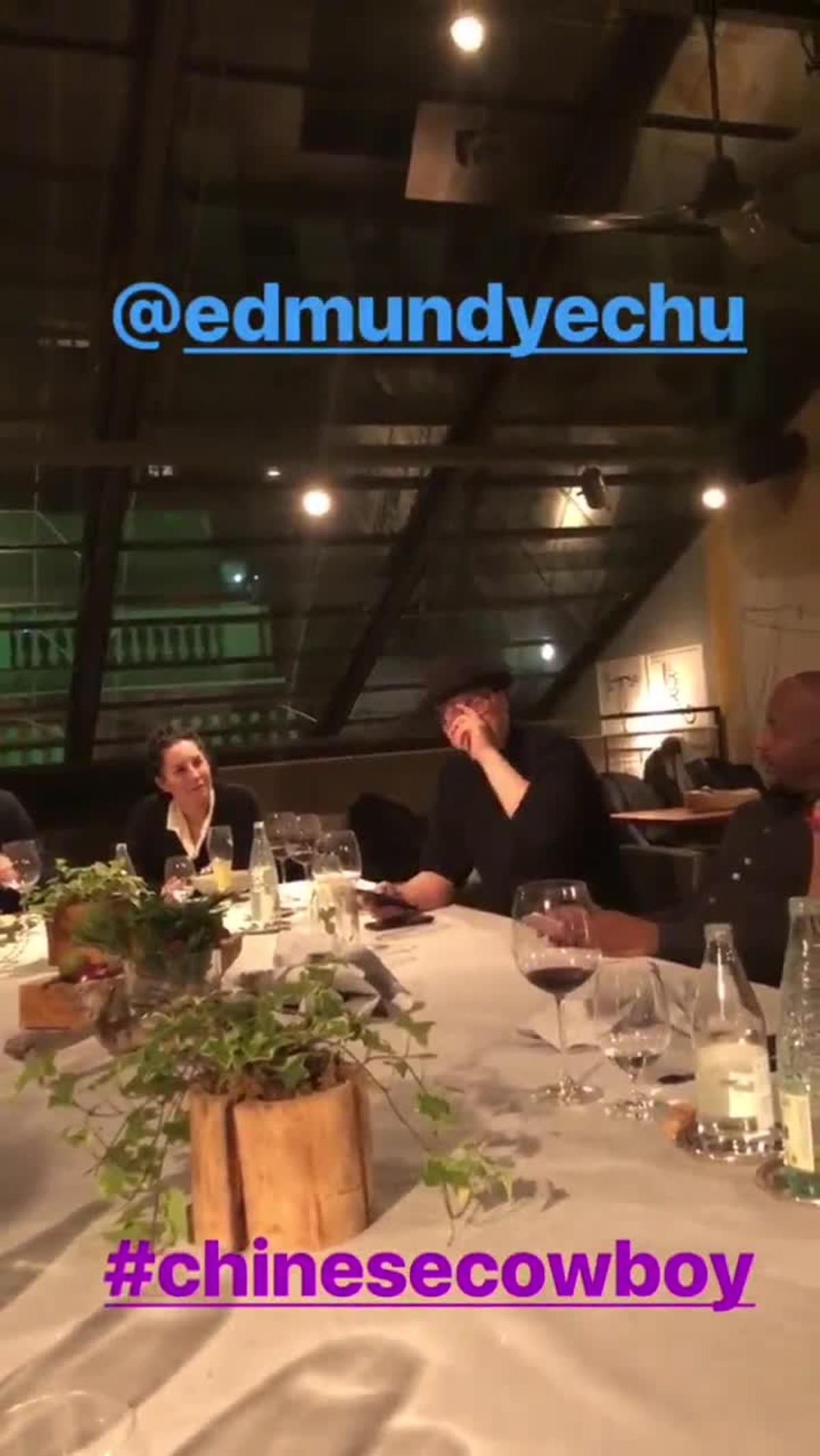 La charla de Piqué con Edmund Chu