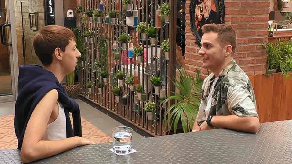 Soltero de First Dates define su estilo de vestir como “Cayetano street ...