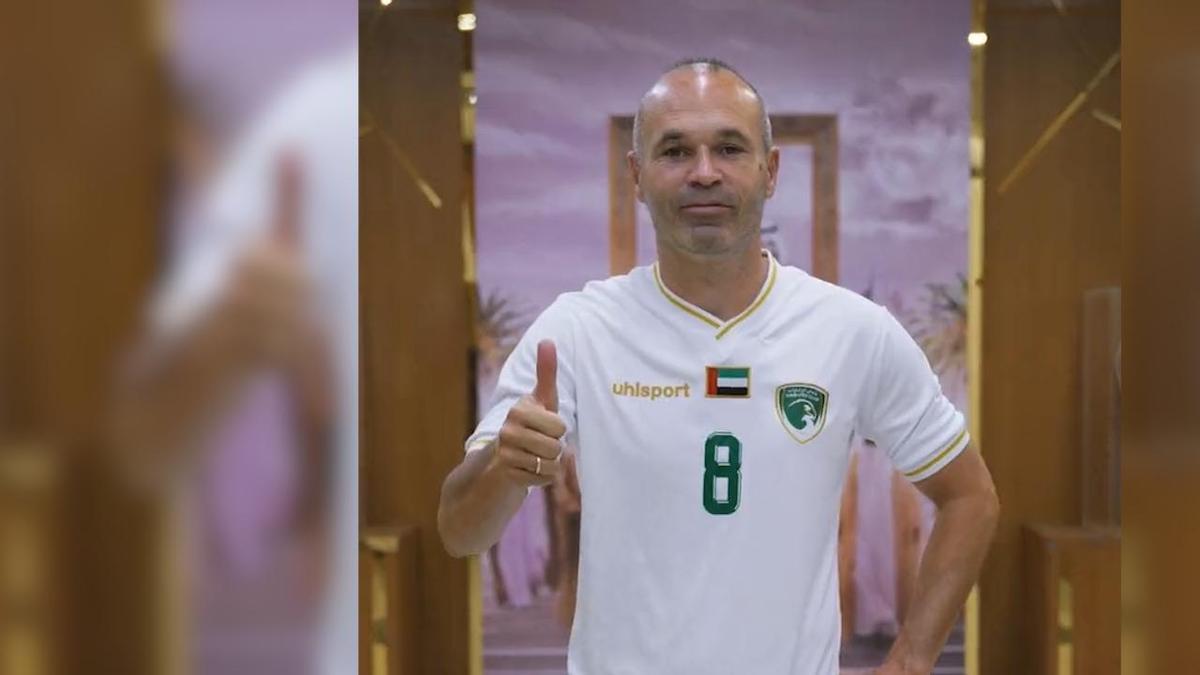 Iniesta luce la camiseta del Emirates Club FC