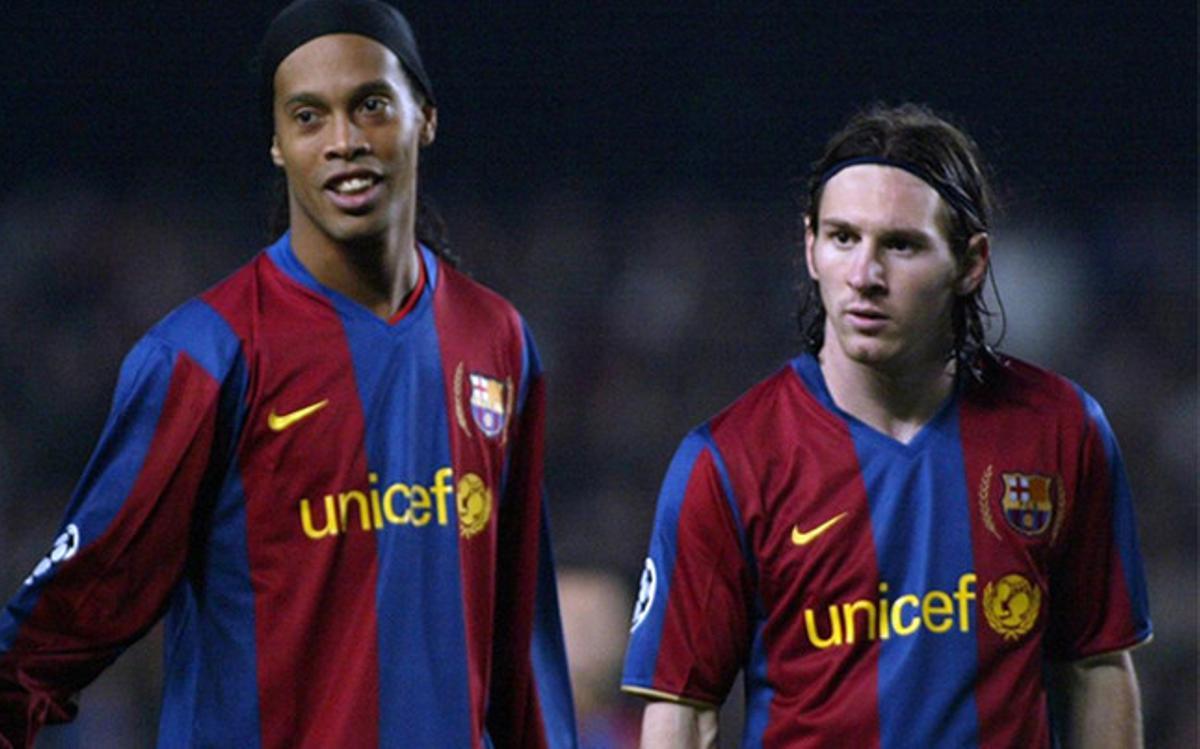 Messi y Ronaldinho, unidos por el 10 | pere-mas | sport.es
